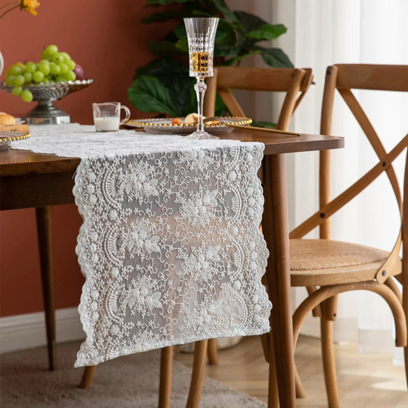 Chemin de Table Dentelle à Motif Floral – Les Nappes