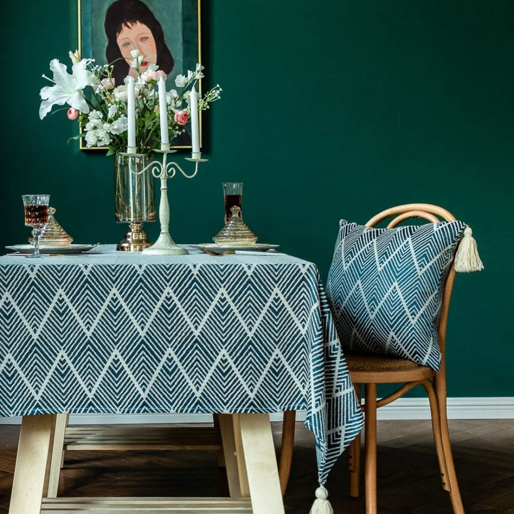 Nappe Table Rectangulaire Brodée avec Motifs Triangulaires – Les Nappes